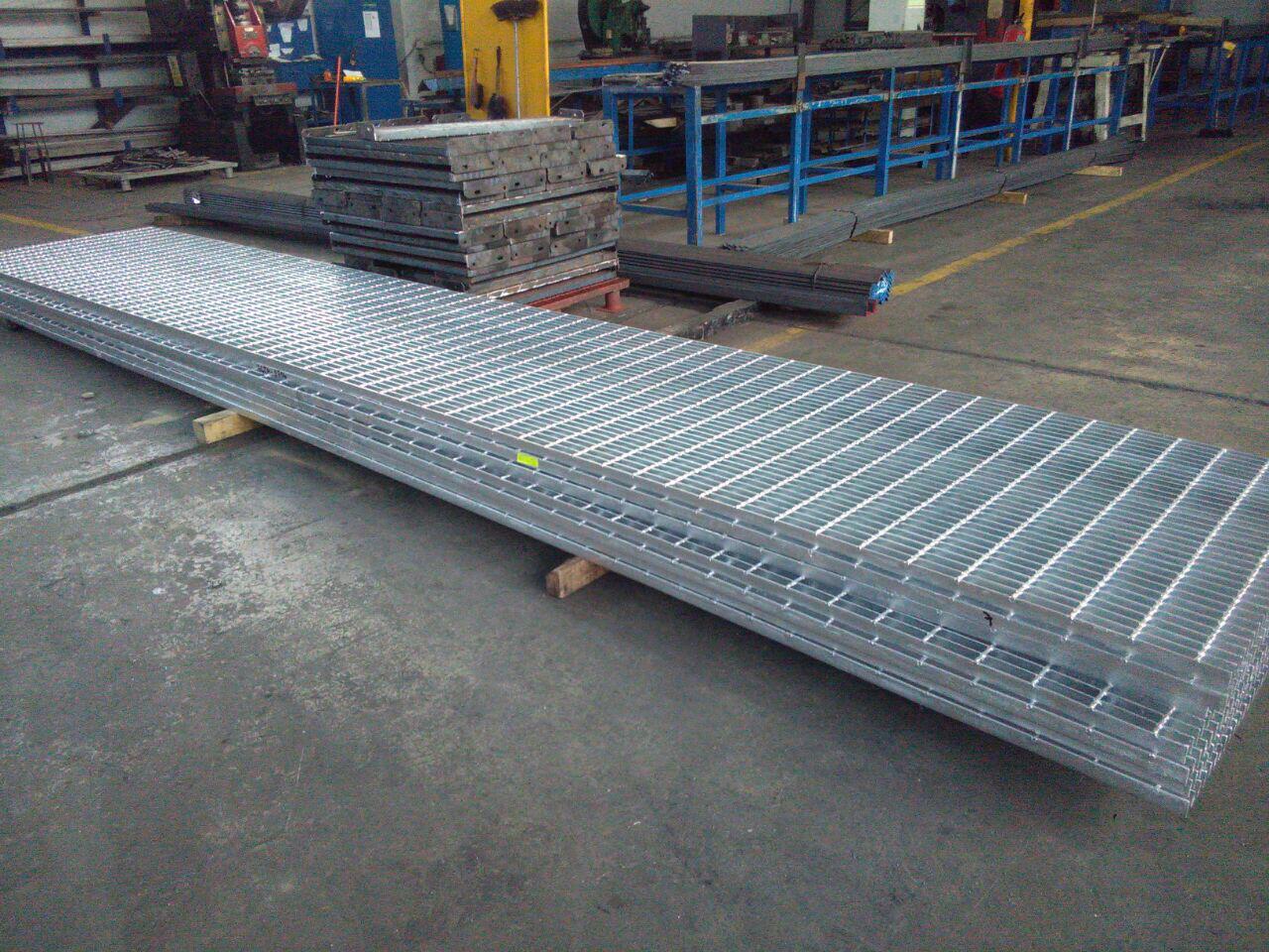 Rejillas Grating y Pisos Industriales : Sidertecnica | Construex