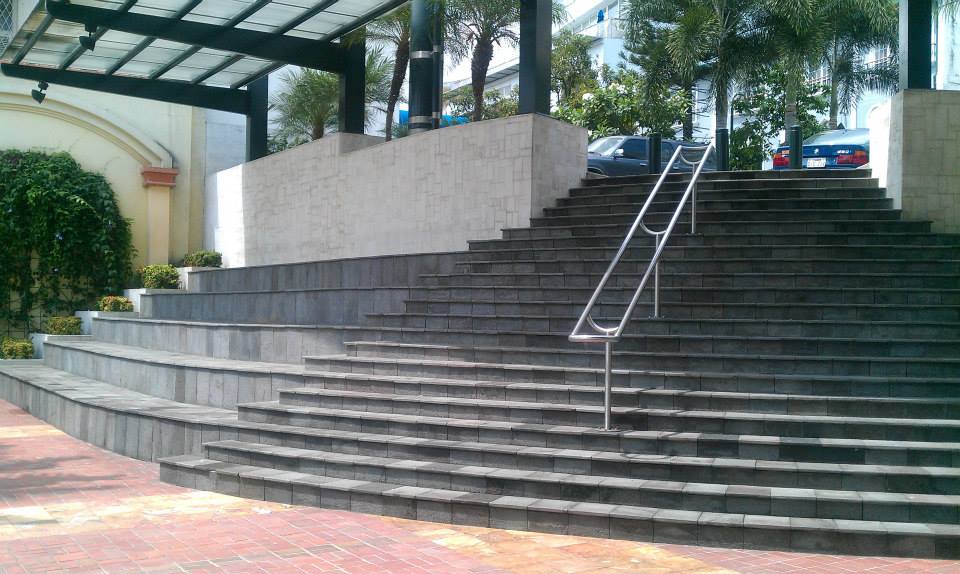 GRADAS DE PIEDRA ANDESITICA : MINEROSA | Construex